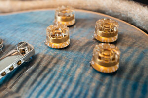 What Do the Knobs on Electric Guitars Do? (Detailed Explanation ...